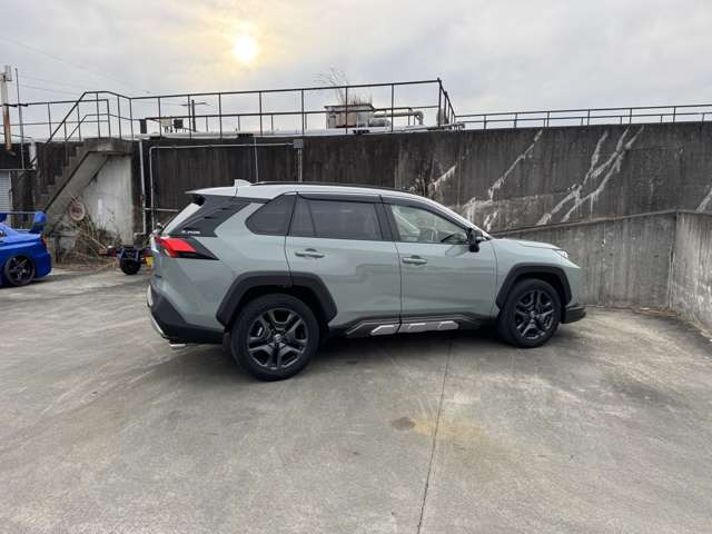中古車 トヨタ RAV4 2.0 アドベンチャー 4WD JAOS パノラマルーフ シートヒーター の中古車詳細 (15,000km, アッシュグレーM/アーバンカーキ, 三重県, 366.4 ...